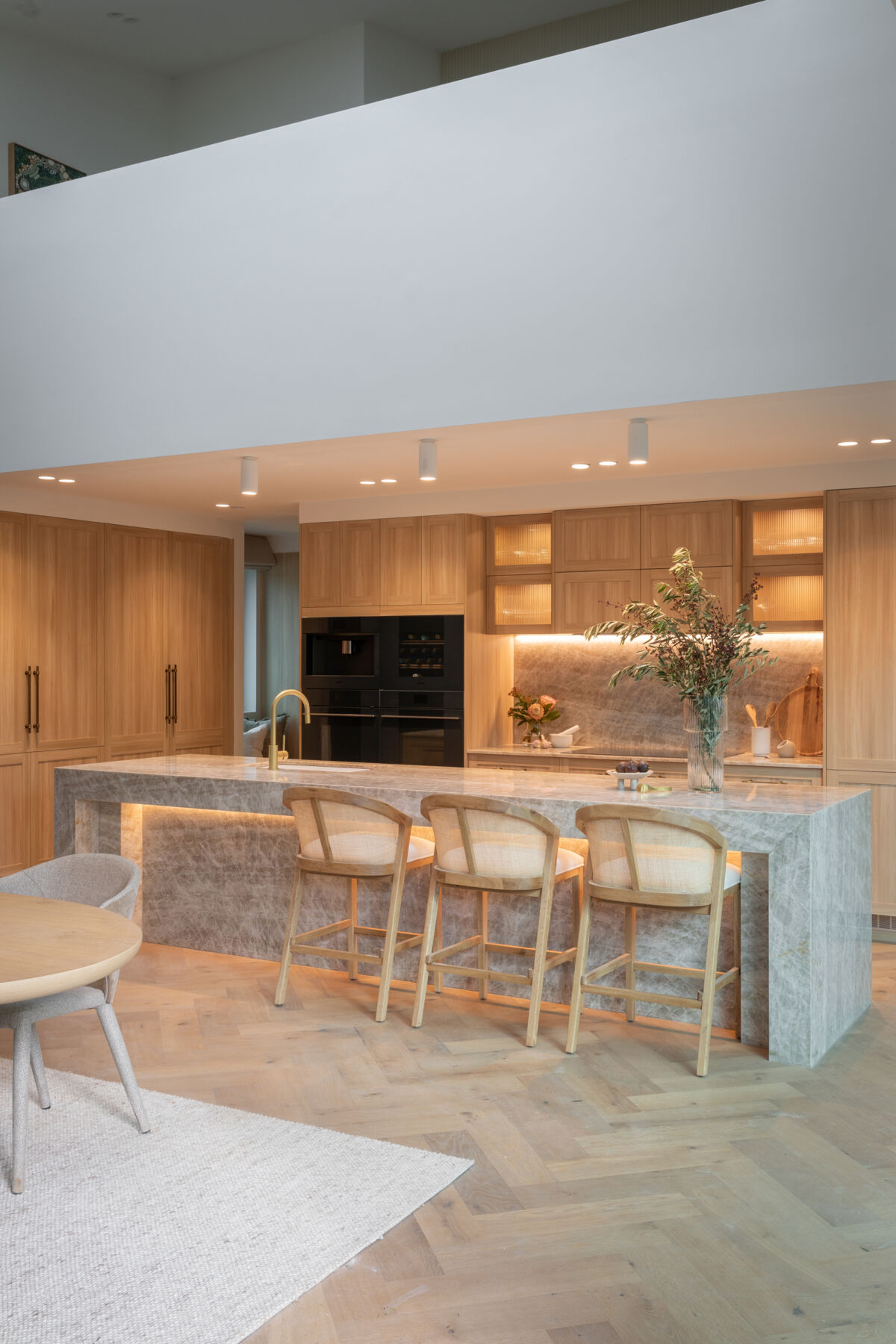 Top 7 Benchtop Trends for 2026: Mineral Surfaces and Waterfall Designs ...